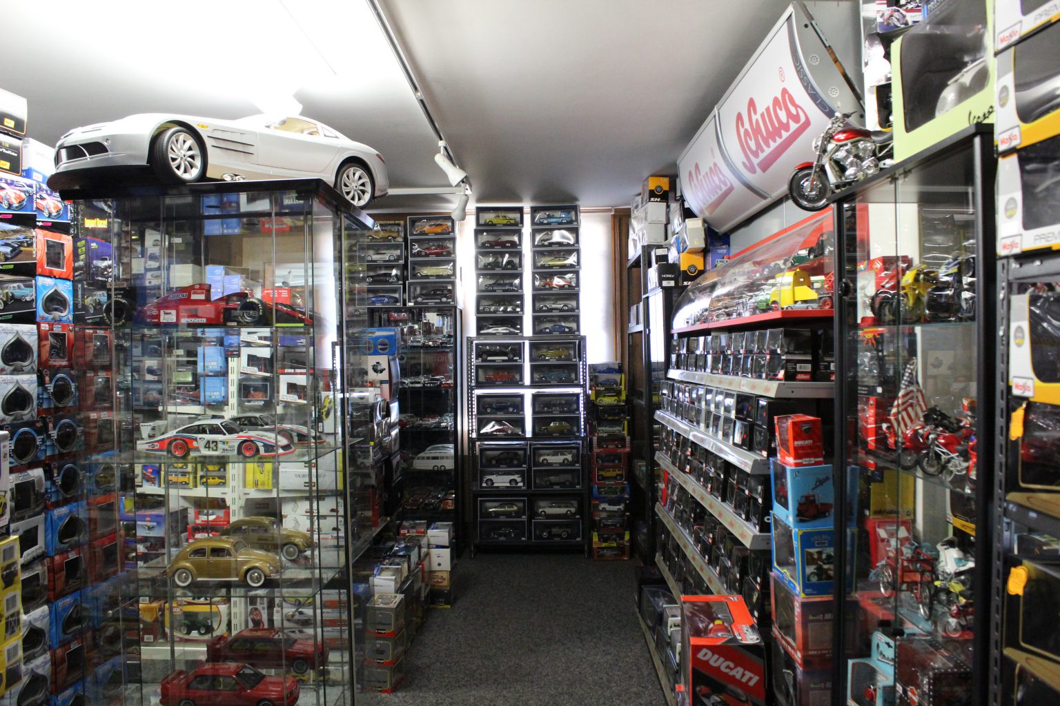 Showroom – Model – Box